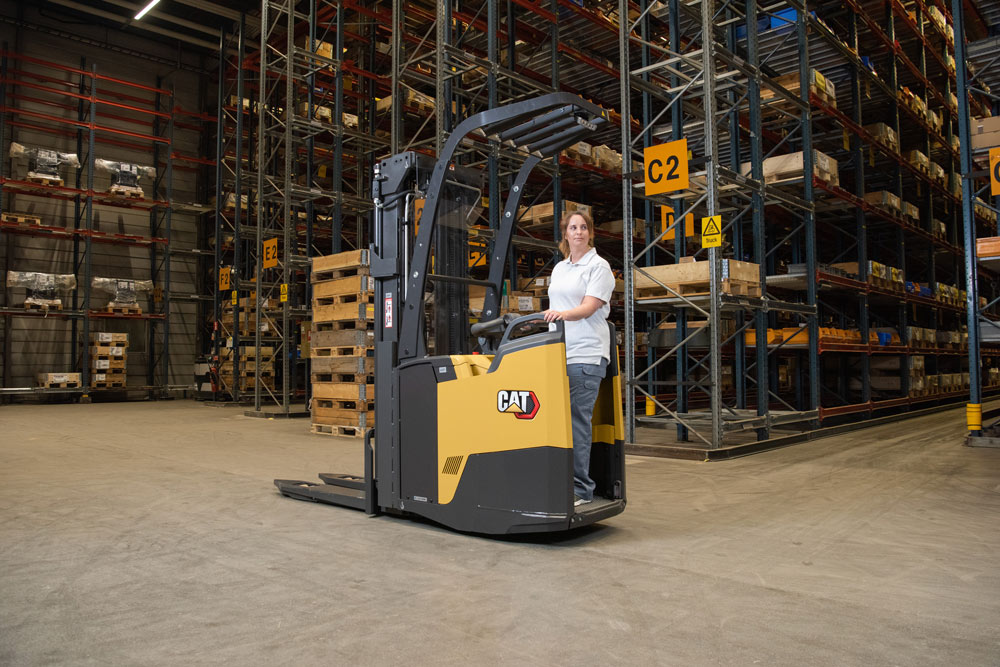 Cat® platform stackers boost operator confidence and productivity | Cat ...