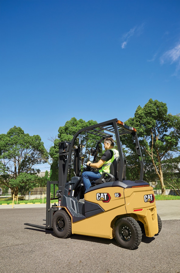 Built for assured profitability: Cat® EP-CB electrics | Cat® Lift ...