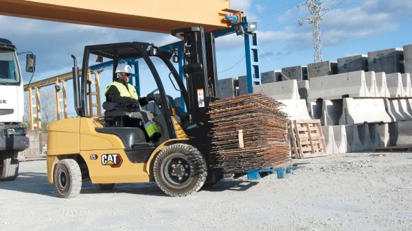 More reasons to choose Cat® engine-powered forklifts | Cat® Lift Trucks ...
