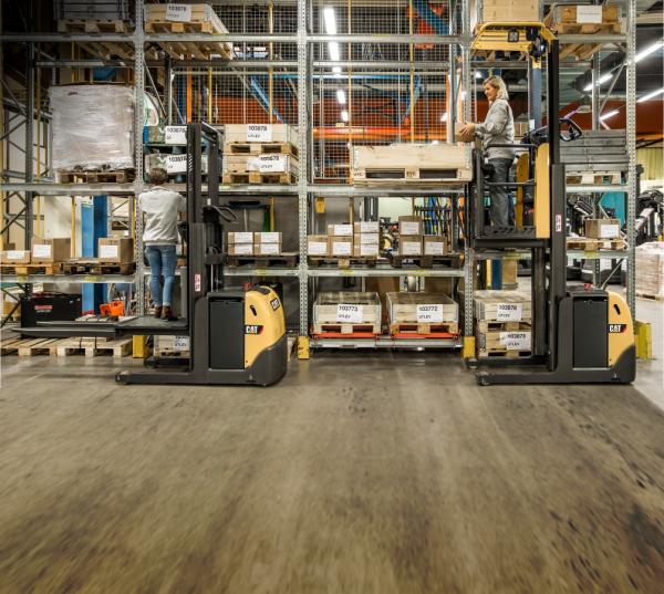 The new NOL10P second-level order picker | News | Cat® Lift Trucks EAME