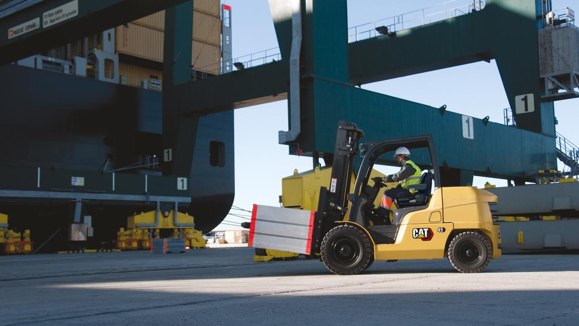 Port and Stevedoring industry | Cat® Lift Trucks EAME