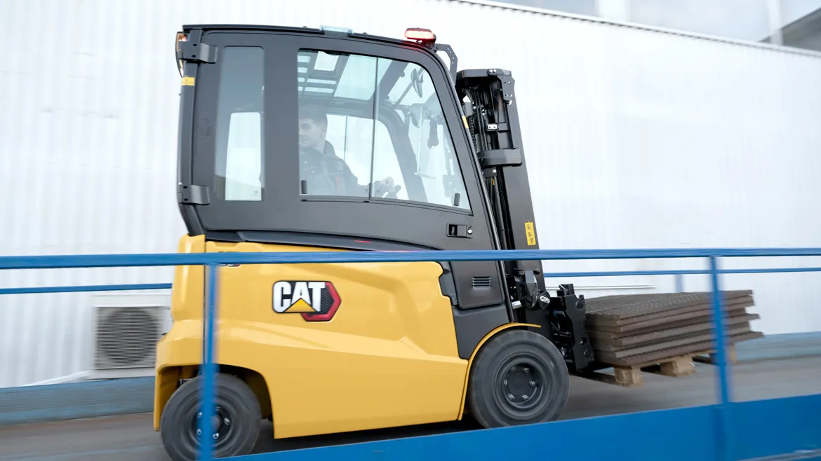 EP25-35A(C)N - Cat forklifts designed to cope with intensive duties ...