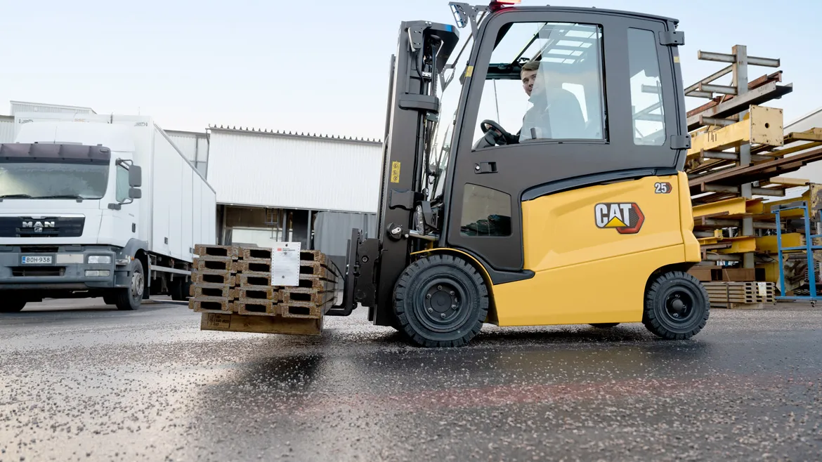 EP25-35A(C)N - Cat forklifts designed to cope with intensive duties ...