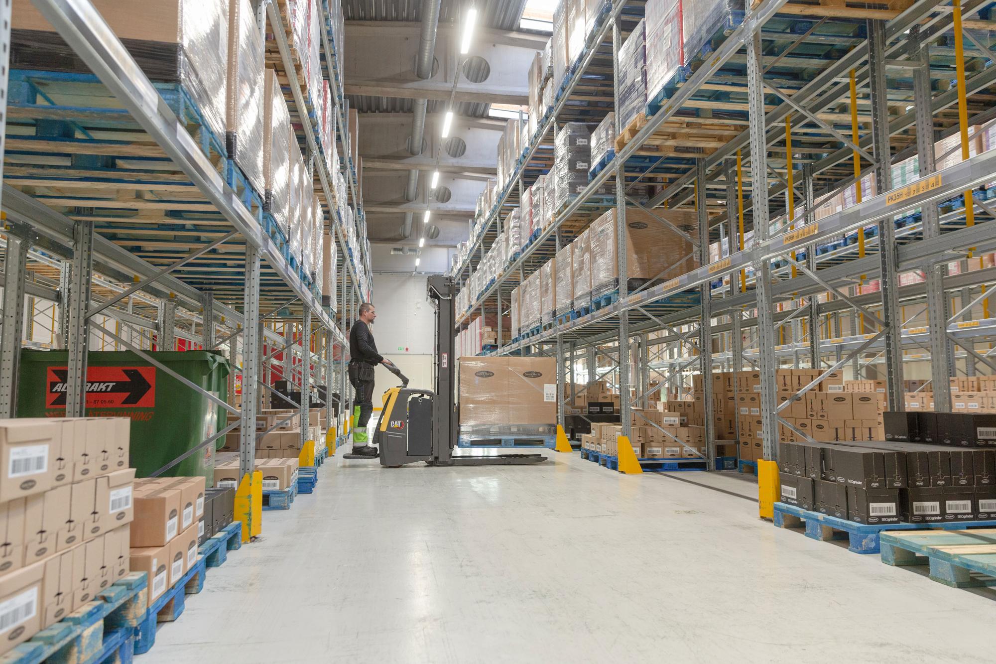 Cat® Lift Trucks EAME | Forklift Trucks & Warehouse Equipment